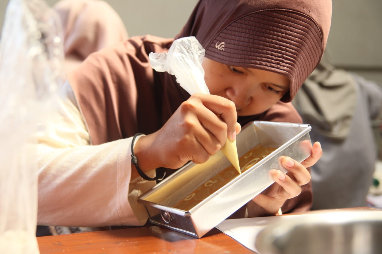 Kreatif dan Bernilai Seni, Remaja LDII Belajar Membuat Brownies Motif ...